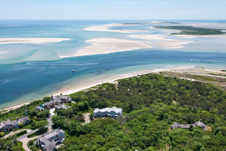 ≡ 8 Best Small Beach Towns & Cities in America 》 Her Beauty