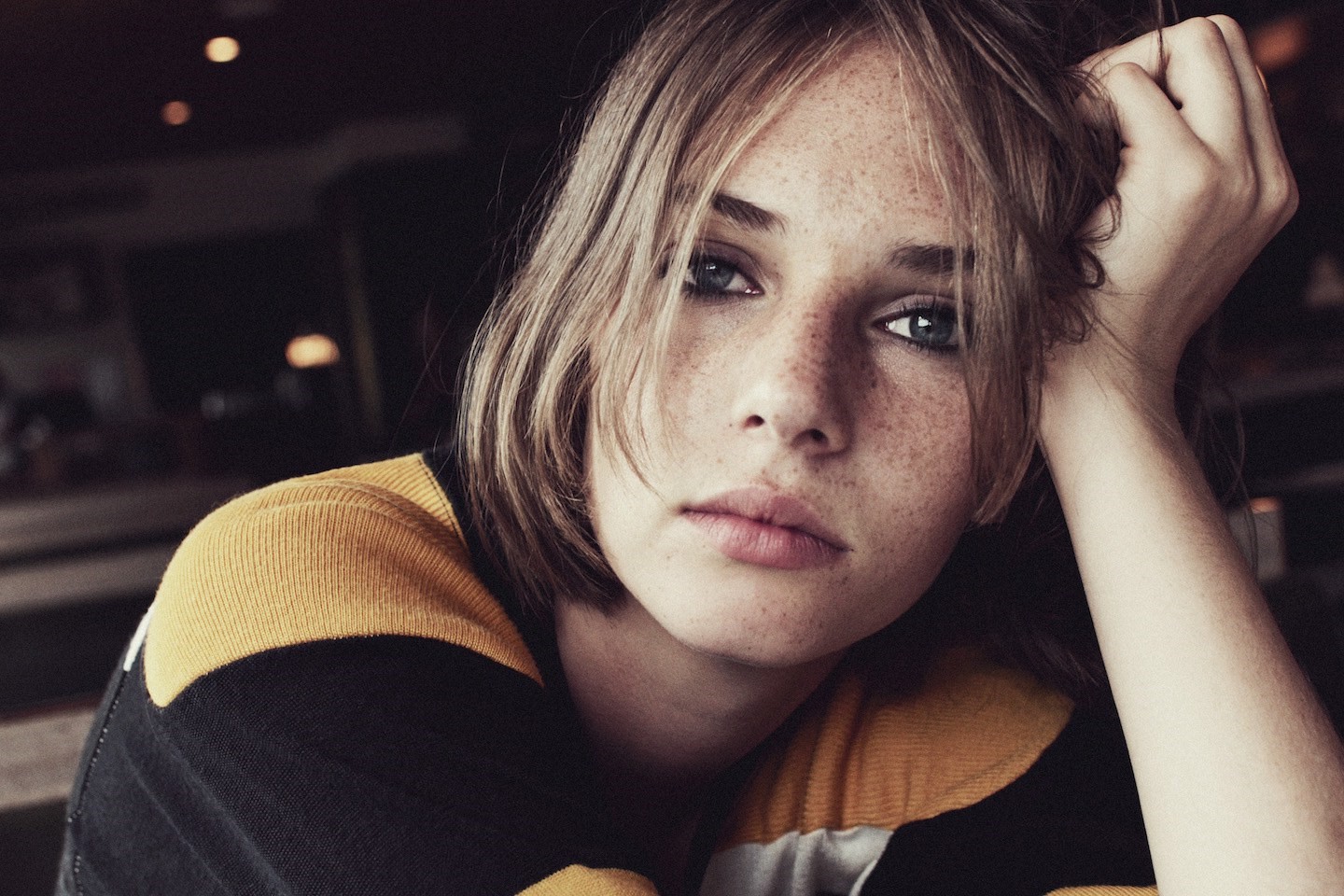 ≡ 13 Interesting Facts about Maya Hawke 》 Her Beauty