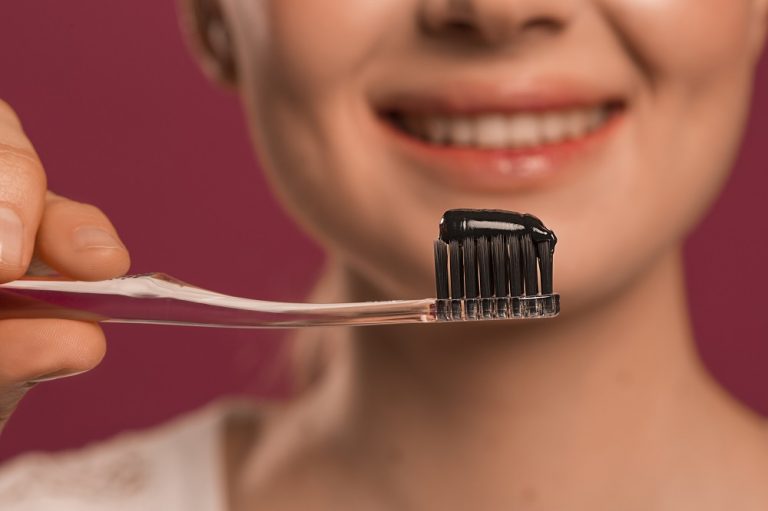 ≡ Everything You Need To Know About Charcoal Toothpaste 》 Her Beauty