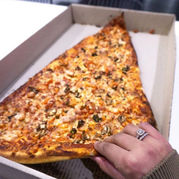 ≡ New Foodie Trend Is A Giant Pizza Slice – The Biggest You've Seen ...