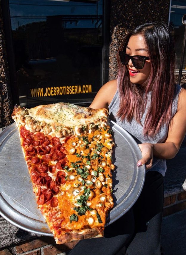 ≡ New Foodie Trend Is A Giant Pizza Slice – The Biggest You've Seen ...