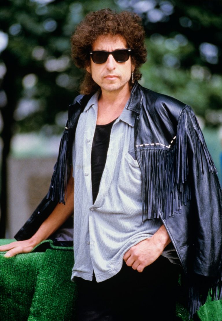 ≡ Fashion through the Decades: 6 Iconic Men 》 Her Beauty