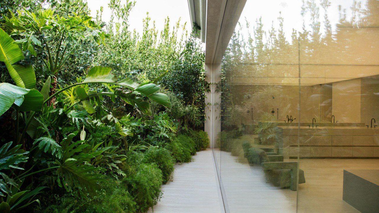 ≡ Kim and Kanye’s 60 Million Dollar Home 》 Her Beauty