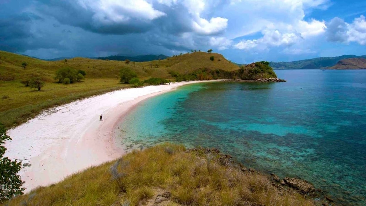 ≡ 6 Pantai Tersembunyi Terindah di Indonesia 》 Her Beauty