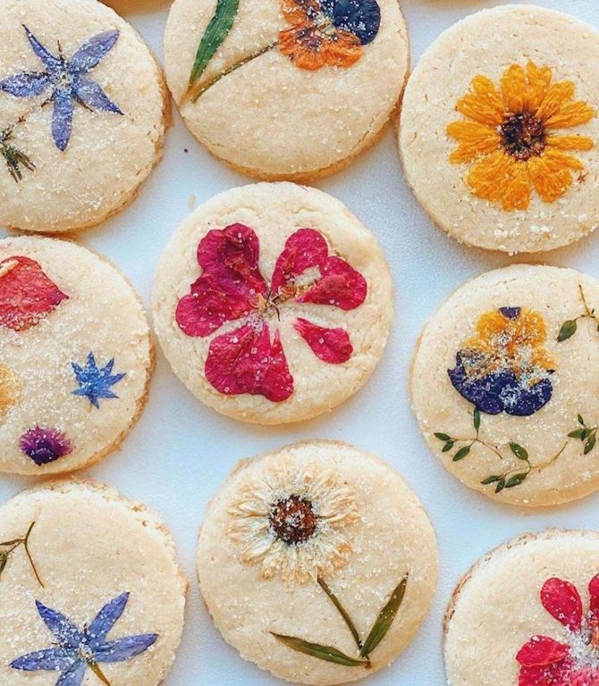 ≡ These Victorian Looking Pressed Flower Cakes Are The Bomb 》 Her Beauty