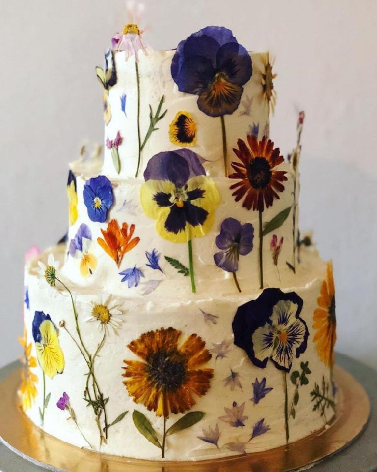≡ These Victorian Looking Pressed Flower Cakes Are The Bomb 》 Her Beauty