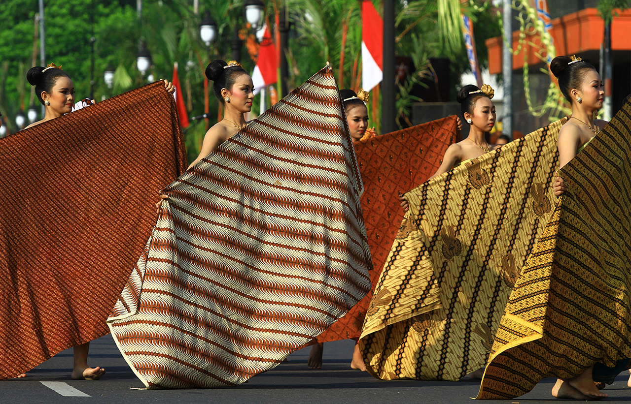 ≡ 6 Fakta Tentang Batik, Kesenian Asal Indonesia yang Mendunia 》 Her Beauty