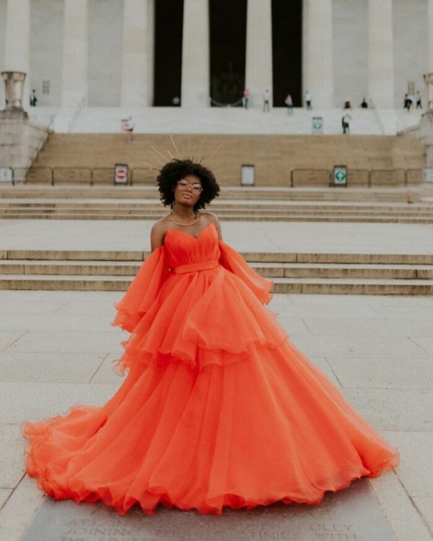 ≡ How 18-Year-Old's Prom Dress Lands Her a Now Viral Photoshoot at the ...