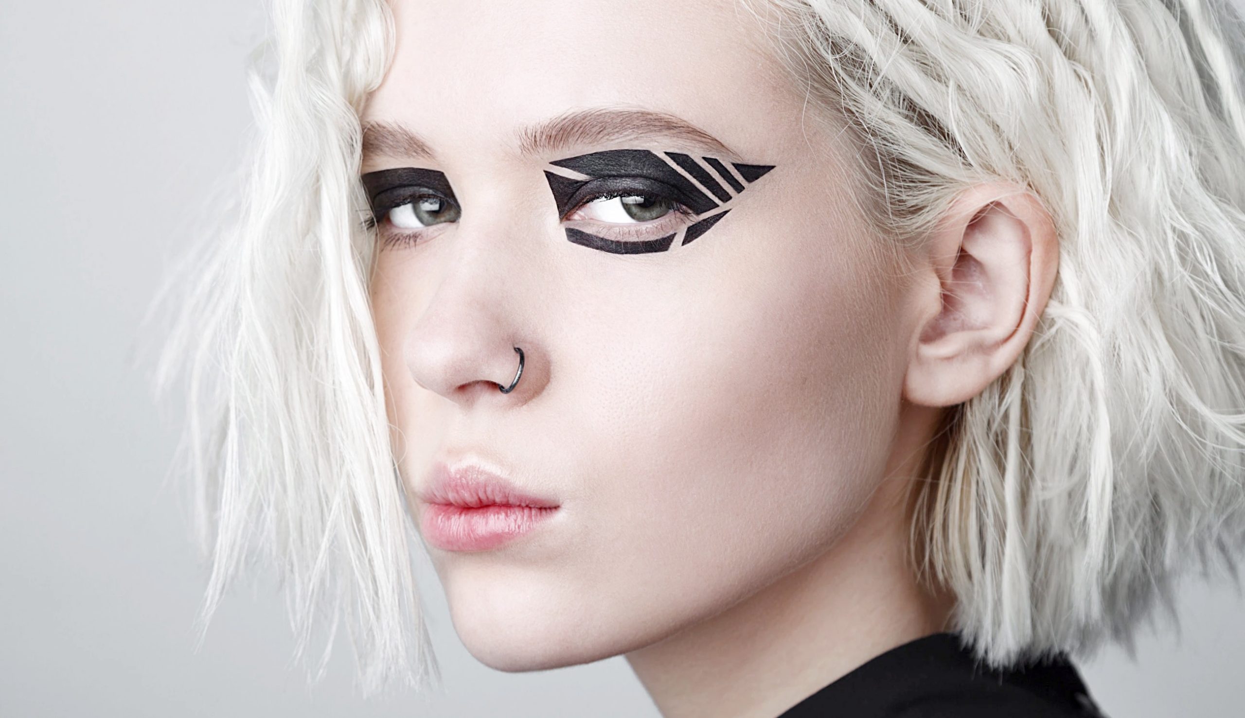 ≡ 10 Makeup Errors That Make You Look Tired 》 Her Beauty