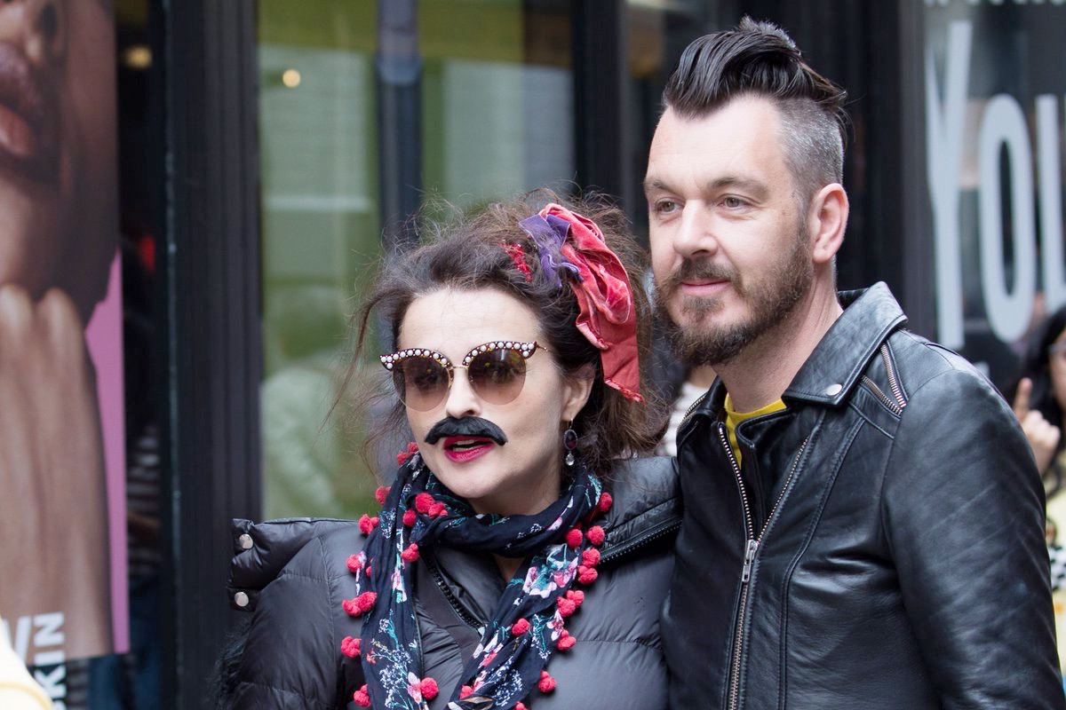 ≡ Helena Bonham Carter And Her Unique Street Style 》 Her Beauty