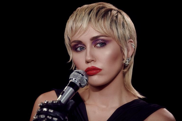 ≡ 12 of the Best Celebrity Mullets of All Time 》 Her Beauty
