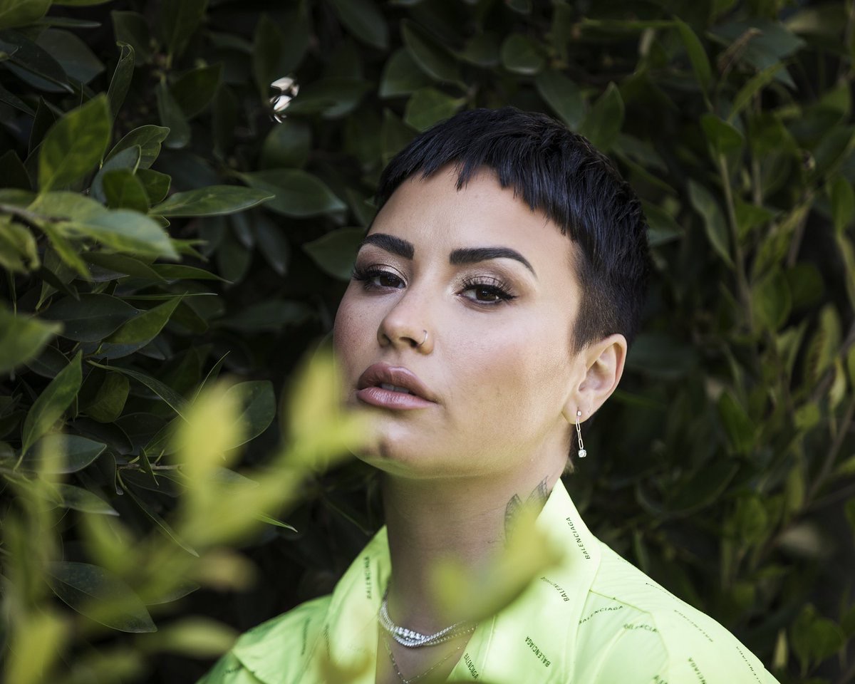 ≡ Demi Lovato Is Non Binary, Comes Out As They/Them 》 Her Beauty