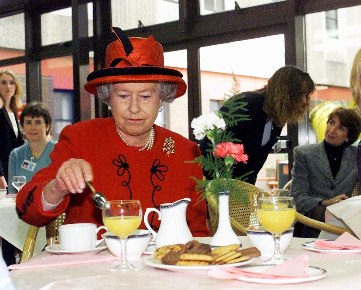 ≡ What Does Queen Elizabeth II Eat and Drink? 》 Her Beauty