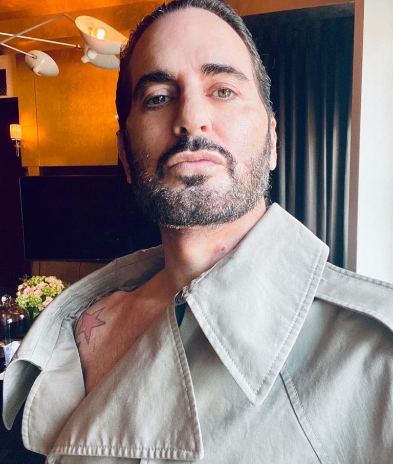 ≡ Marc Jacobs Publicly Documenting His Plastic Surgery 》 Her Beauty