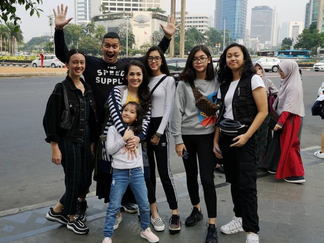 ≡ 6 Selebriti Ini Ayah Sambung Idaman, Salah Satunya Andhika Pratama! 》 Her Beauty