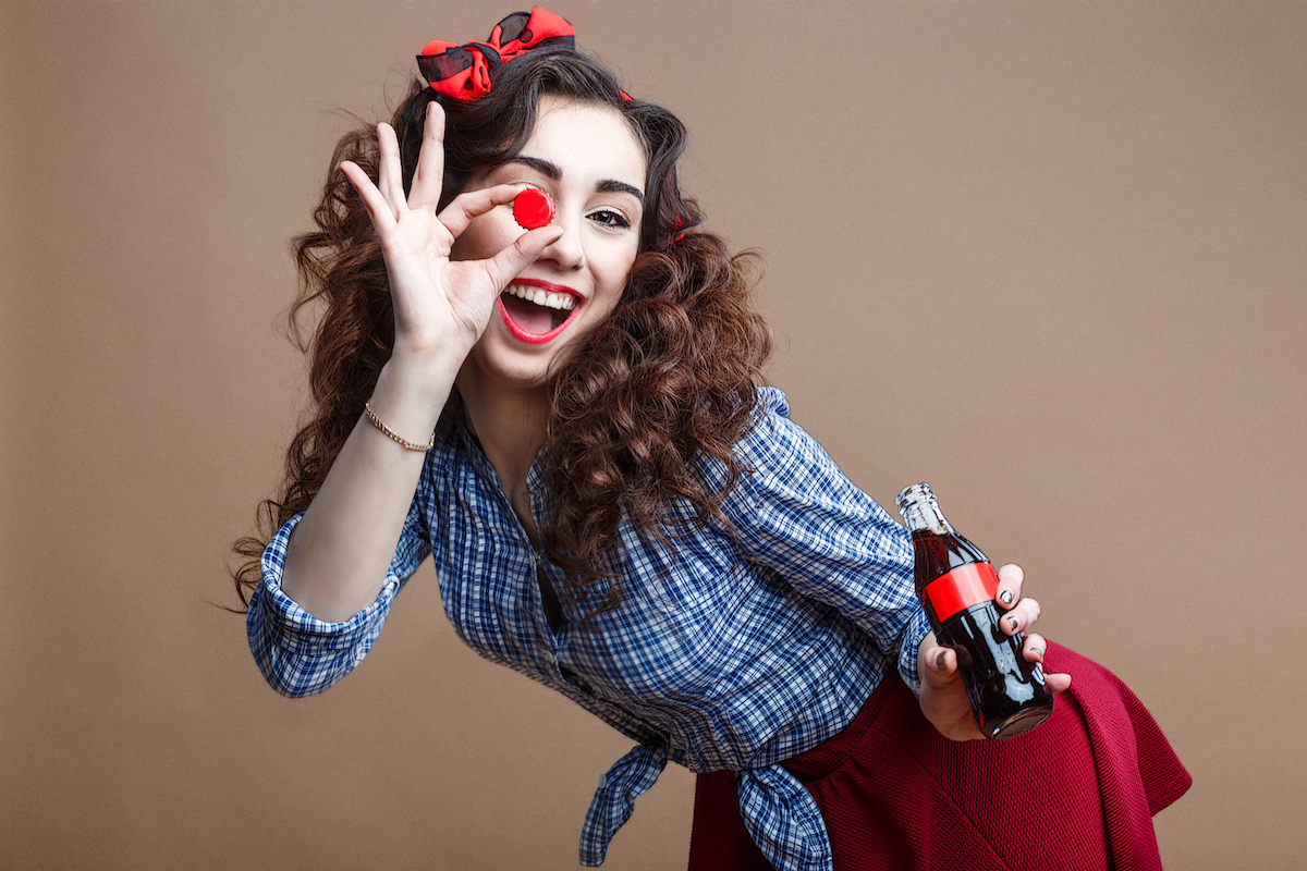 ≡ Secretul părului strălucitor și cu volum: Coca Cola 》 Her Beauty