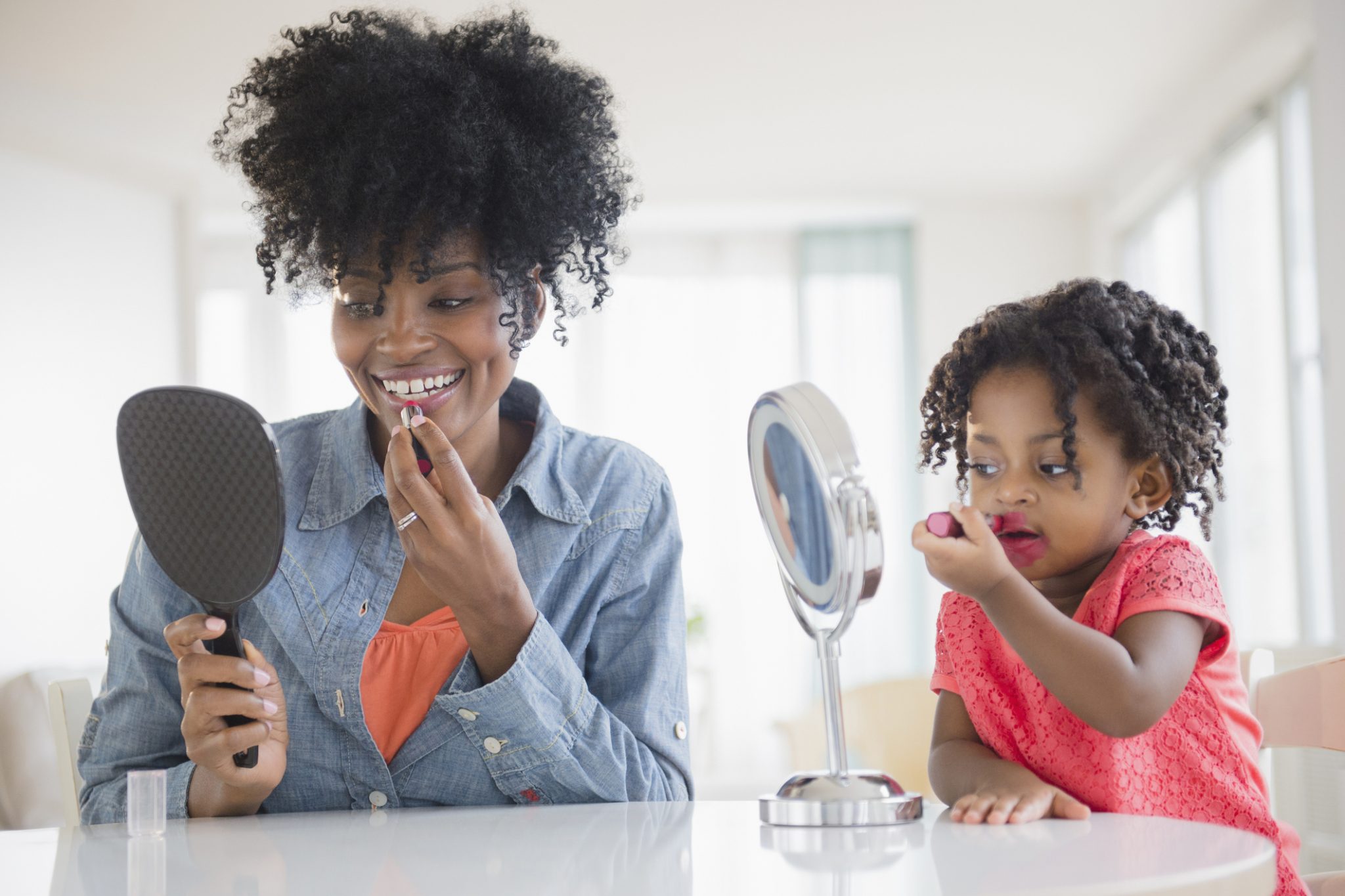 ≡ Why You Should Let Your Kids Wear Makeup 》 Her Beauty