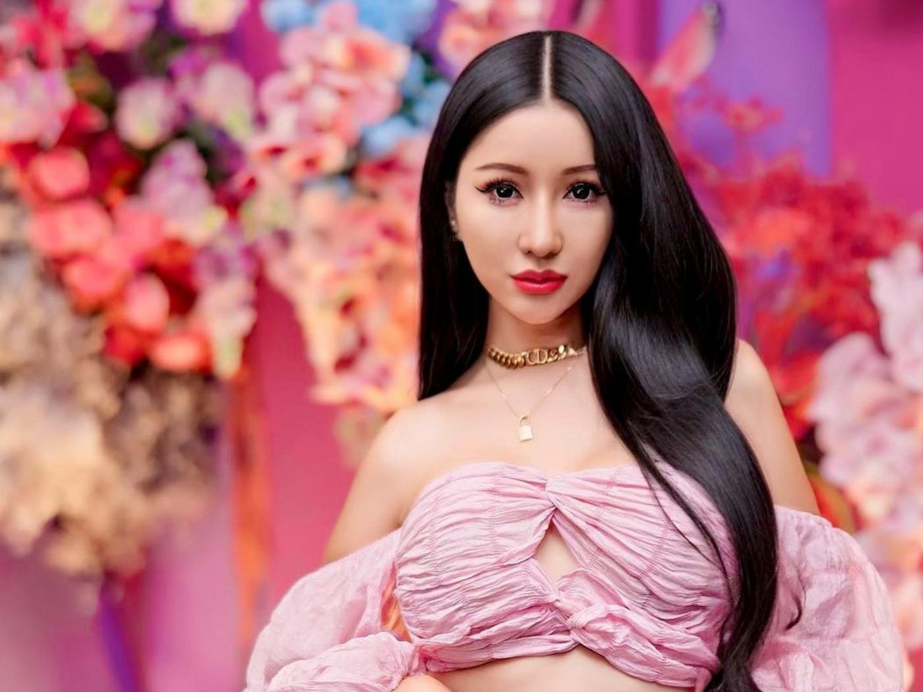 ≡ 6 Artis Transgender Indonesia Ini Prestasinya Luar Biasa! 》 Her Beauty