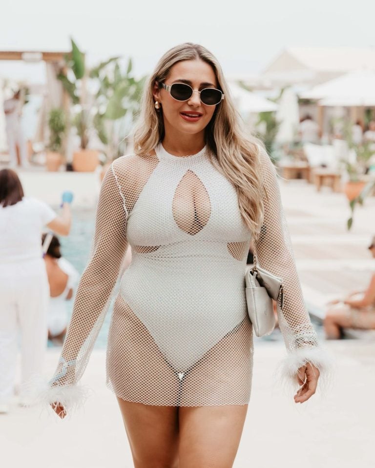 ≡ 12 Fuller Bust (DD+) Bloggers You Need To Follow 》 Her Beauty