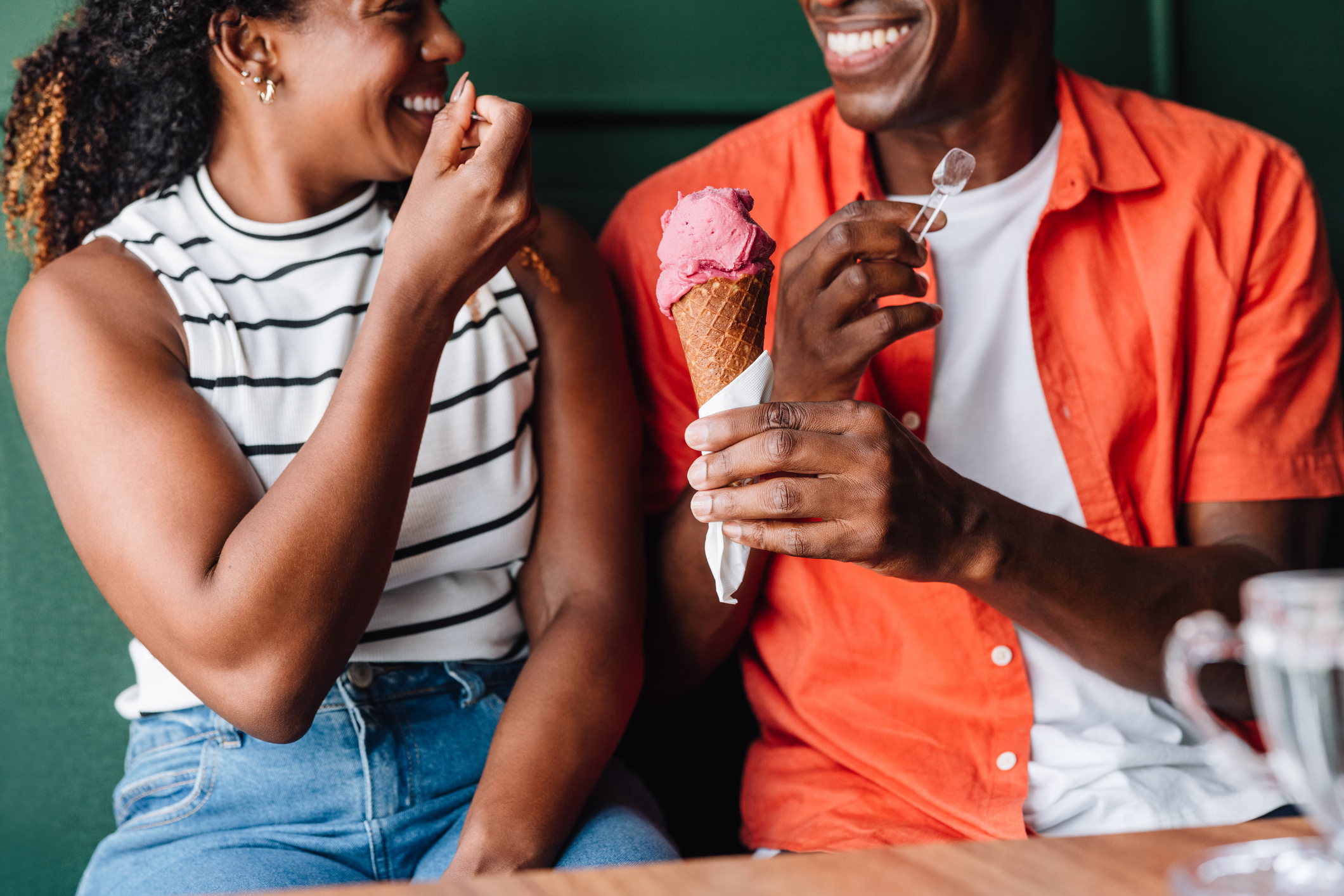 ≡ Never Date Anyone Without These 11 Green Flags 》 Her Beauty